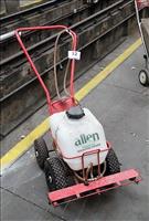 sproeier ALLEN, type Walkover Spray, serienr AZT060412 | Appelboomonline.be