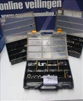 3 pcv montageopbergkoffertjes, inh div montagemateriaal, bouten ...